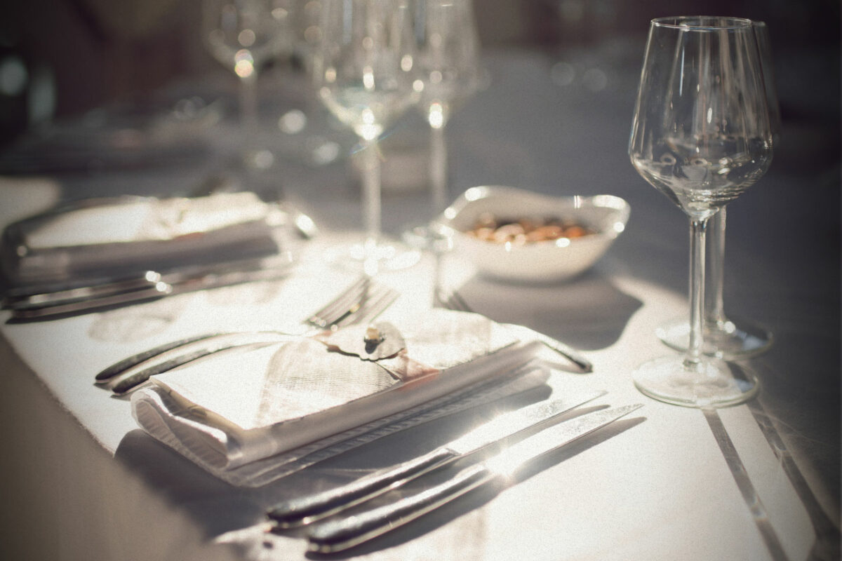 Exzellenter Tischservice: 7 Tipps für richtiges Servieren
